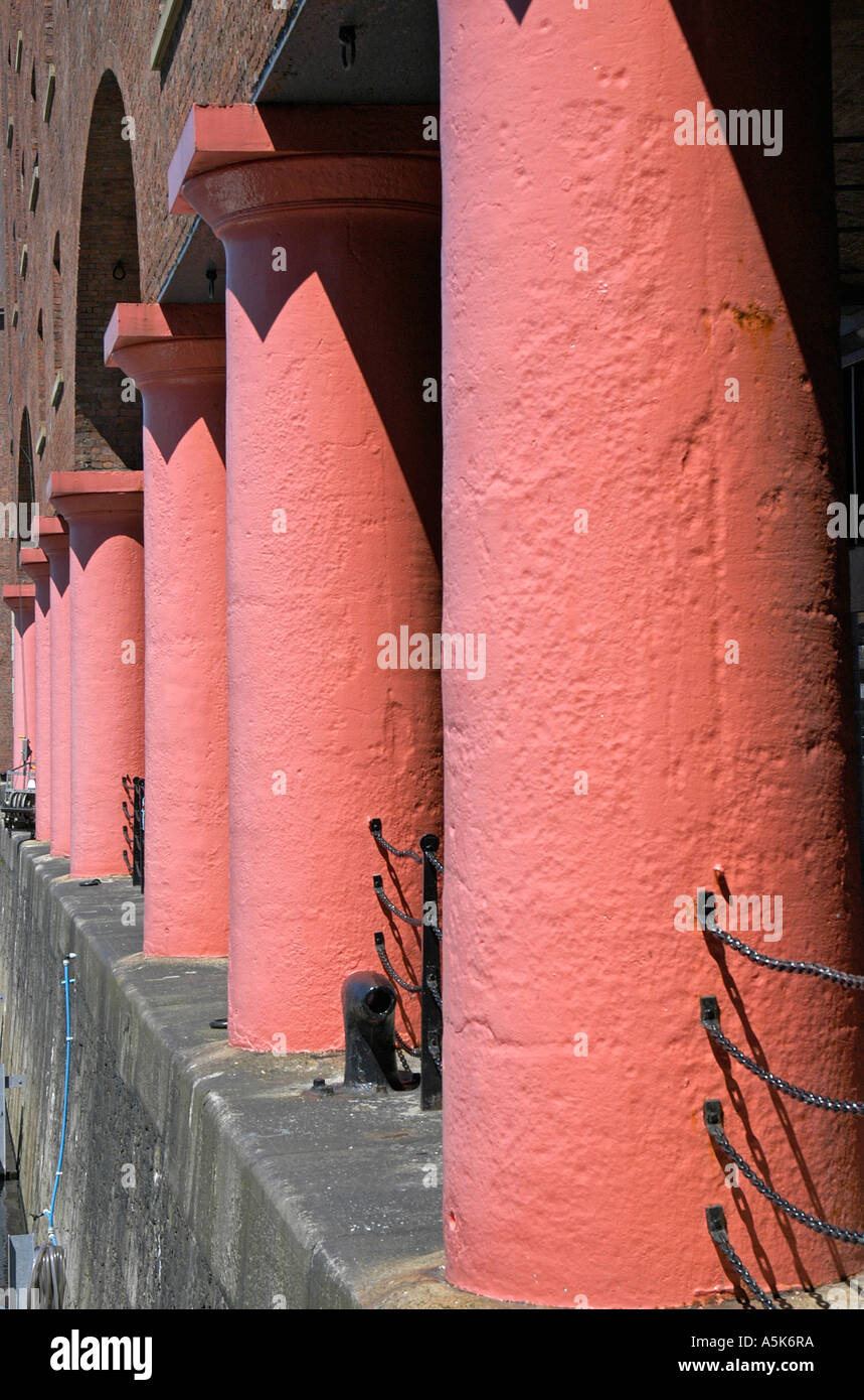 Liverpool Albert Dock columns Stock Photo - Alamy
