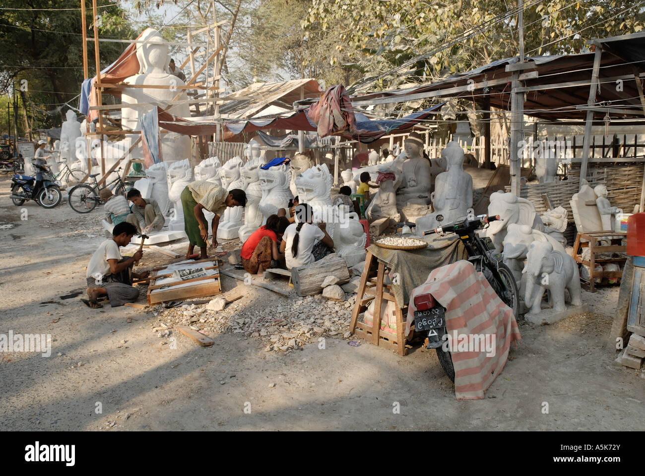 Myanmar marble worker hi-res stock photography and images - Alamy