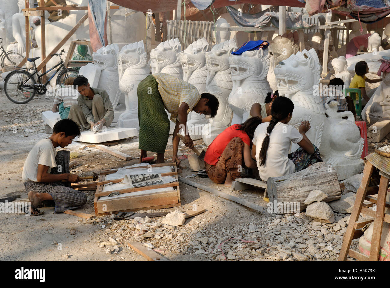 Myanmar marble worker hi-res stock photography and images - Alamy