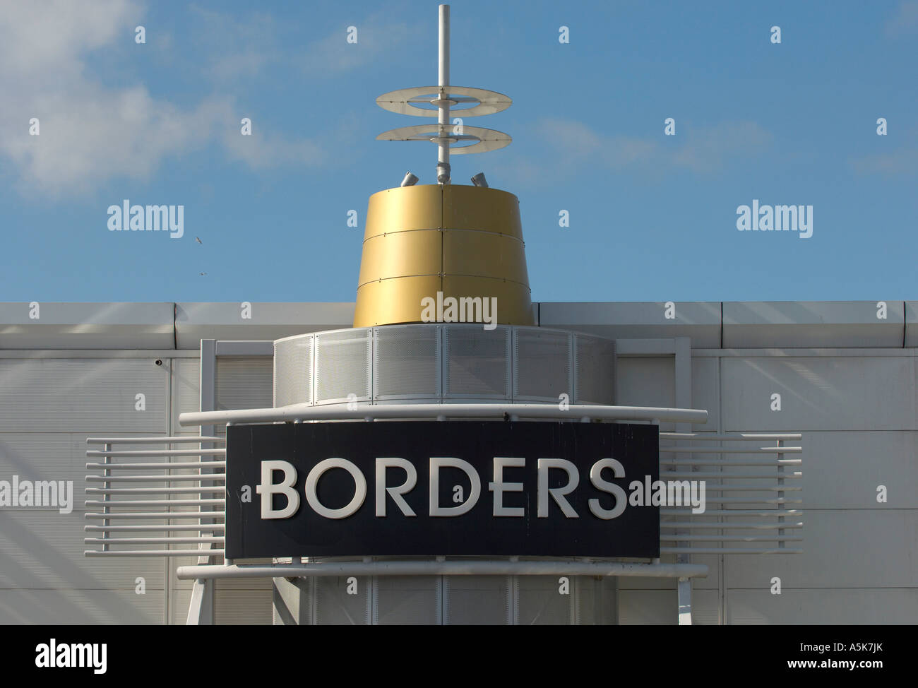 Borders Bookstore sign in out-of-town shopping centre Stock Photo - Alamy