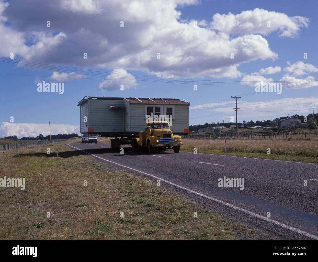 Moving whole house truck hi-res stock photography and images - Alamy