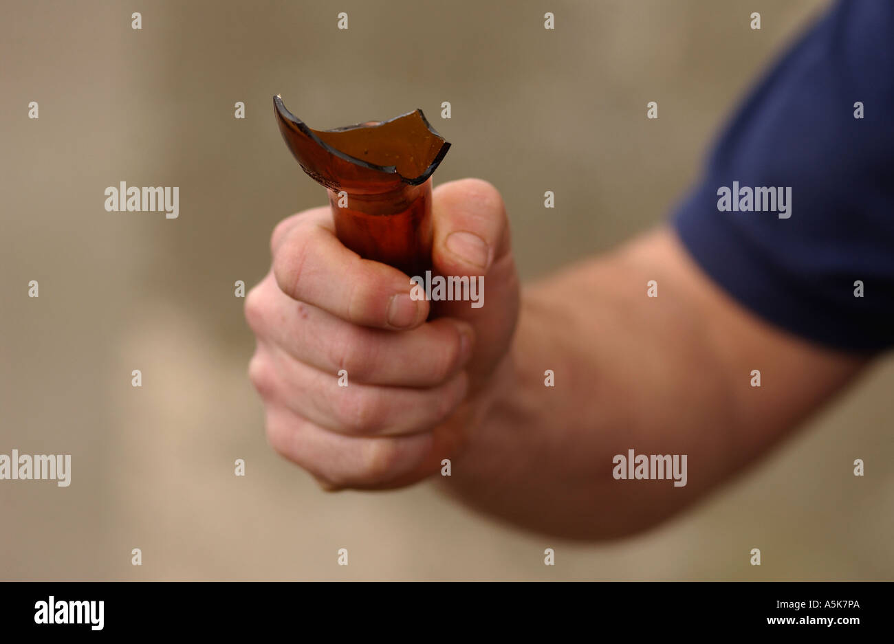 Aggressive man with broken beer bottle Stock Photo - Alamy