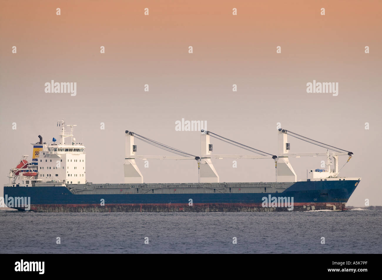 Container ship vessel hi-res stock photography and images - Alamy