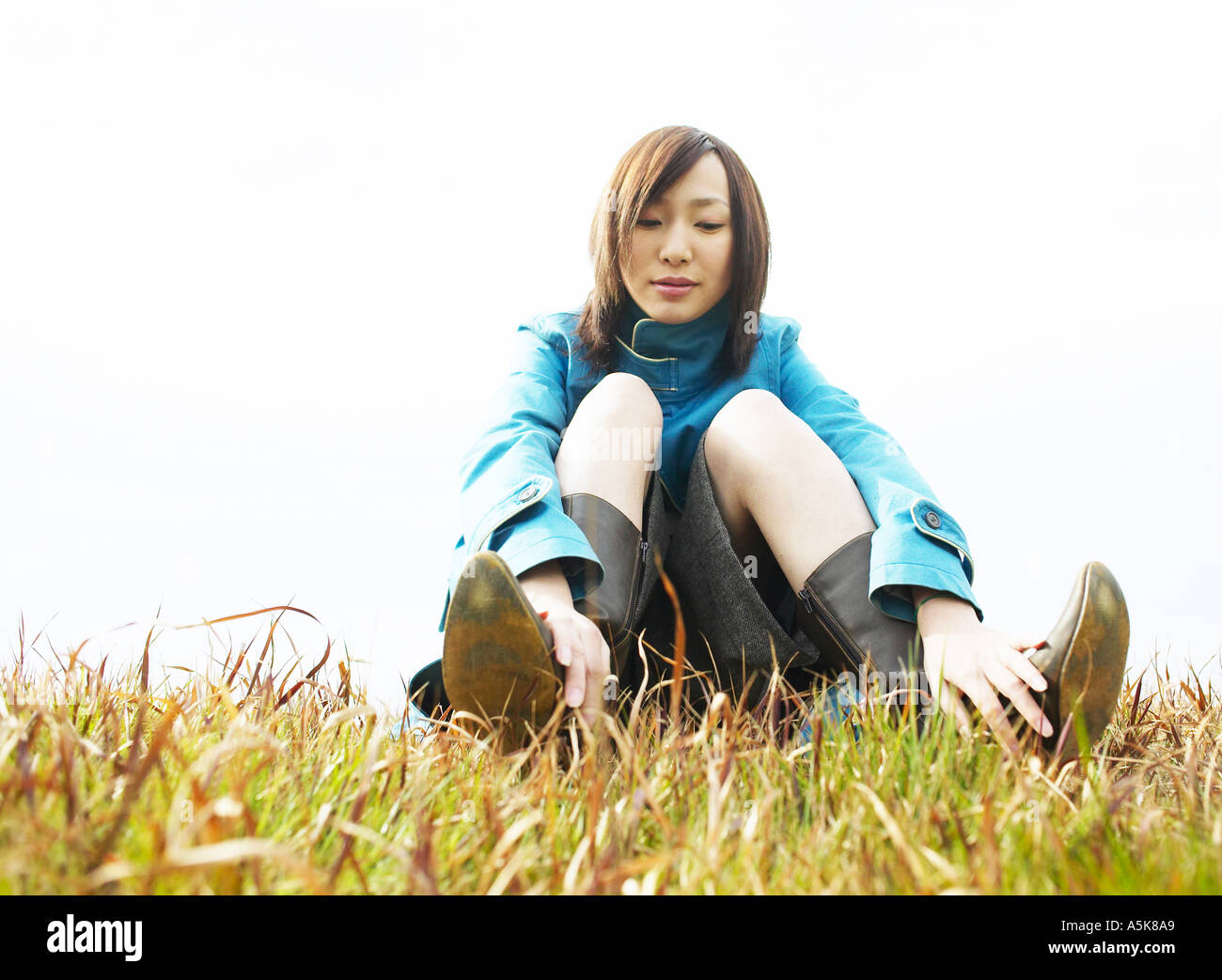 Sitting down on grass hi-res stock photography and images - Alamy