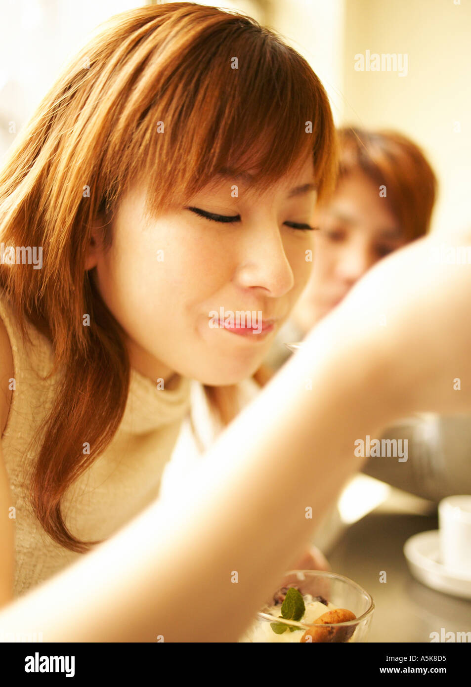 Sitting arm in arm eating food and drink hi-res stock photography and ...