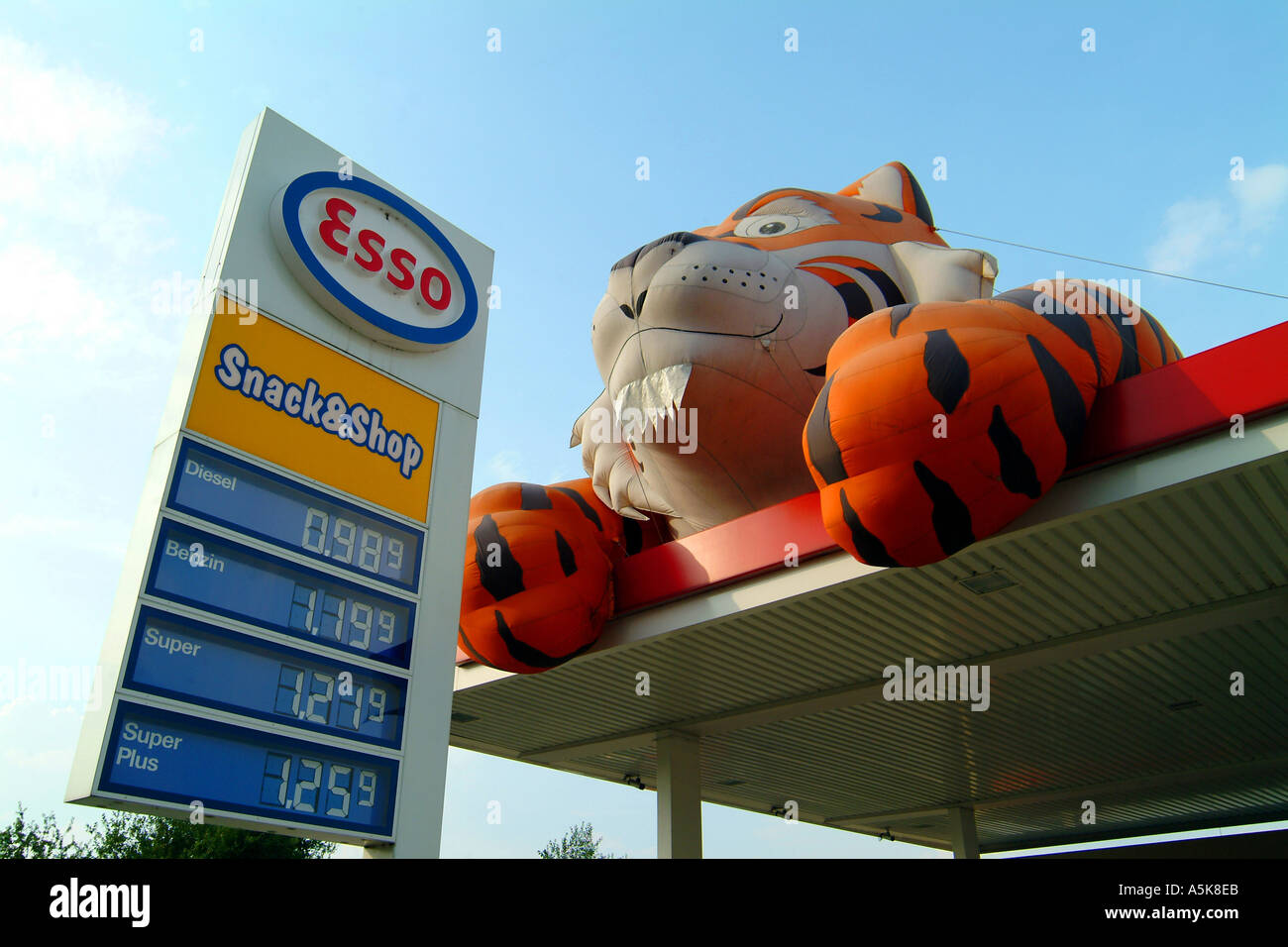 Esso tiger hi-res stock photography and images - Alamy