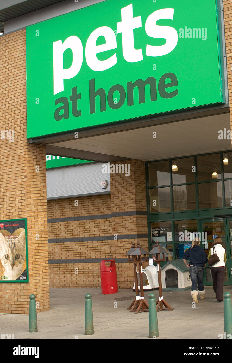 Pets at home logo hi-res stock photography and images - Alamy
