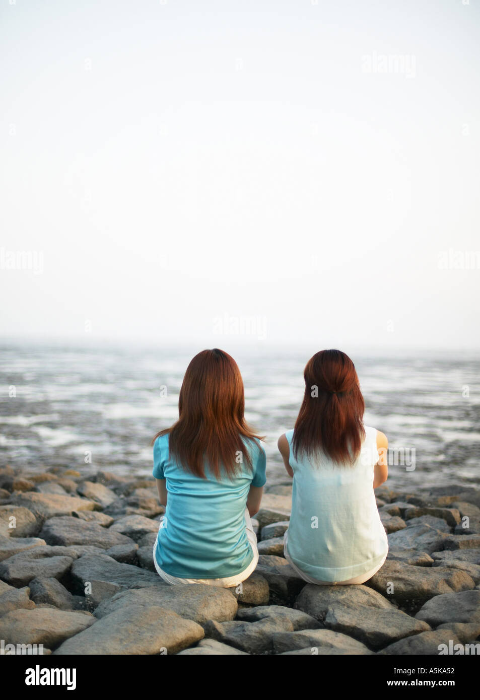 Two women sitting rear view hi-res stock photography and images - Alamy