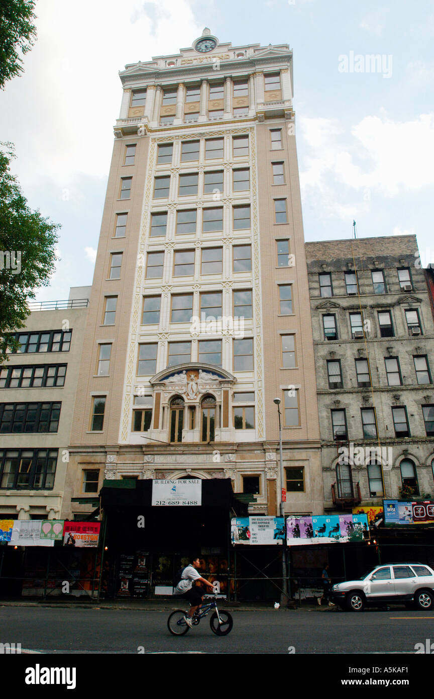 Jewish Forward Building on East Broadway Stock Photo - Alamy