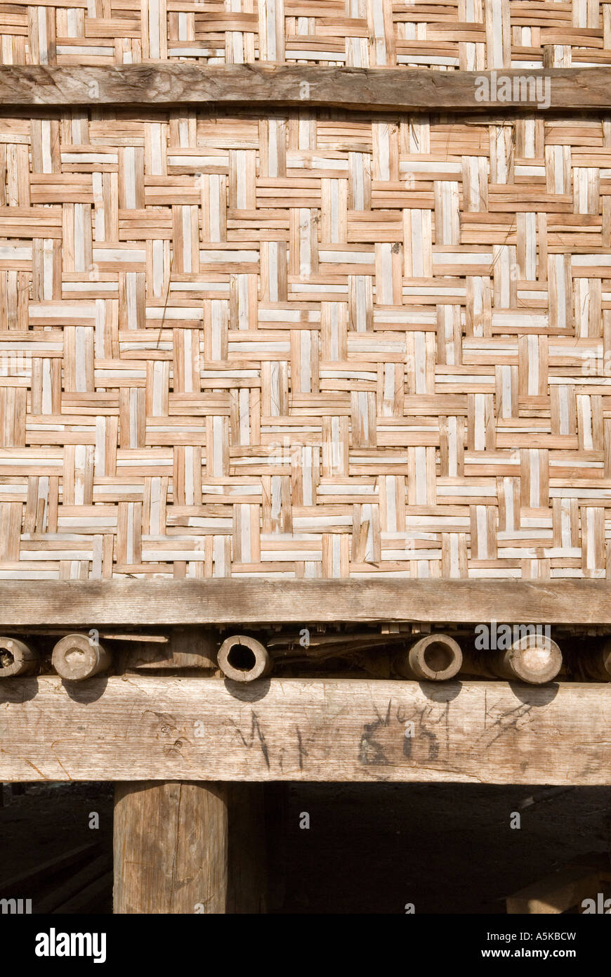 Woven mat exterior wall house hi-res stock photography and images - Alamy