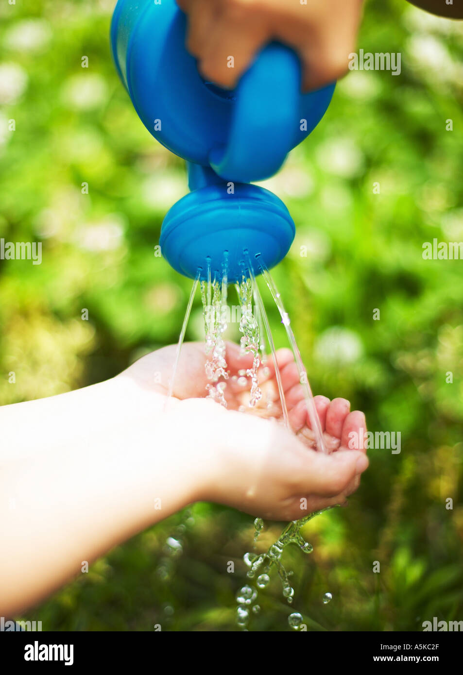 Child pouring water hi-res stock photography and images - Alamy