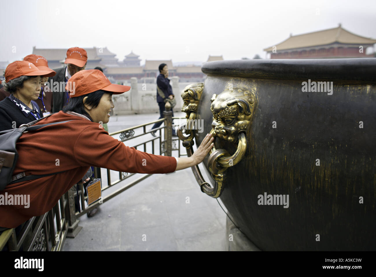 Group schematic people red leader hi-res stock photography and images ...