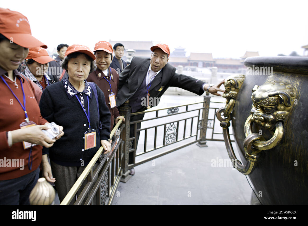 Group schematic people red leader hi-res stock photography and images ...