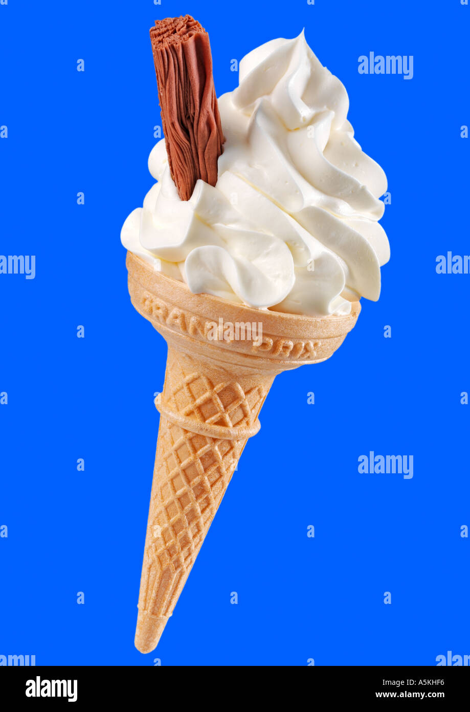 VANILLA ICE CREAM IN CONE Stock Photo - Alamy