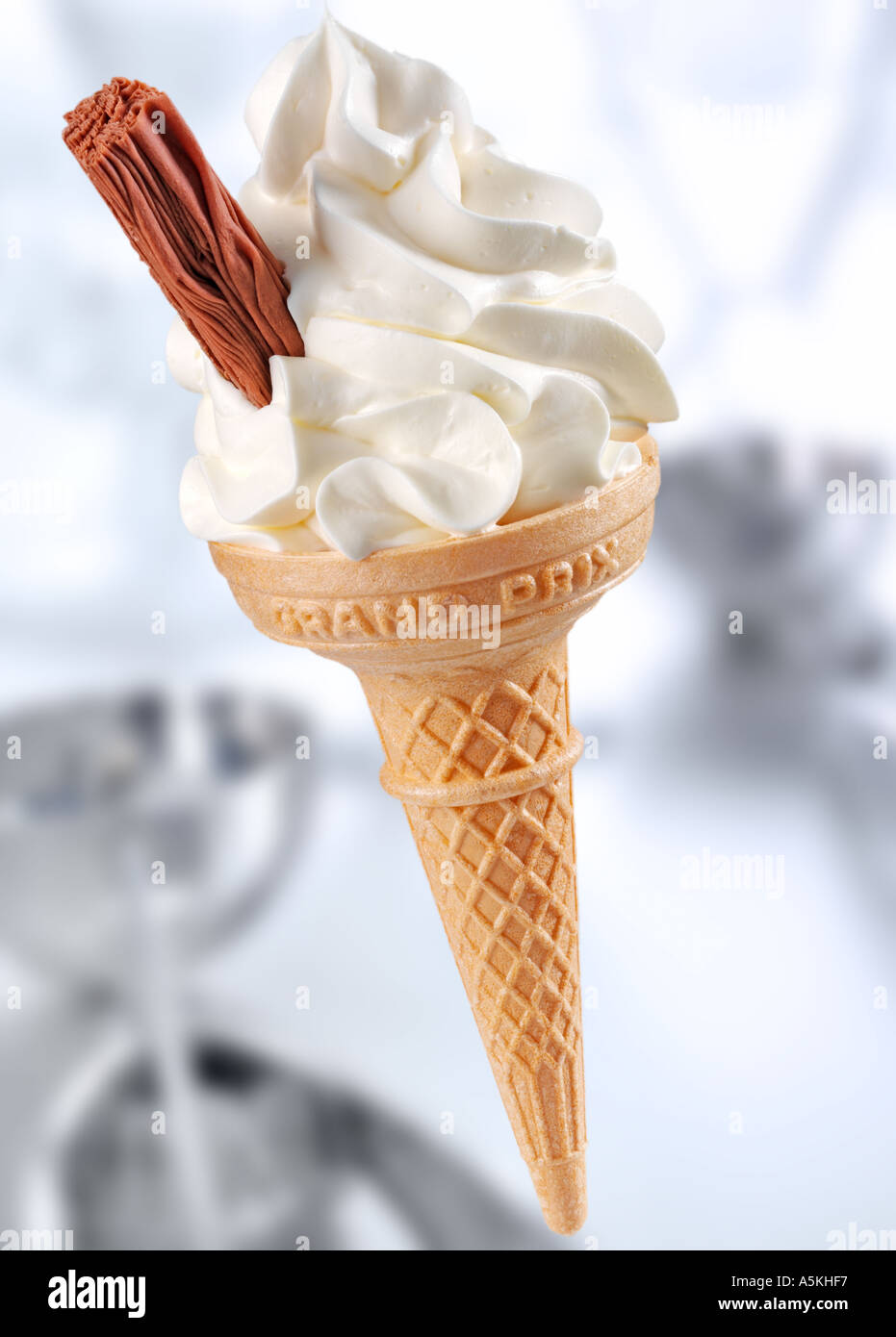 VANILLA ICE CREAM IN CONE Stock Photo - Alamy