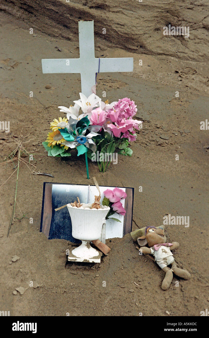 Road side memorial for a car accident s young victim in New Mexico ...