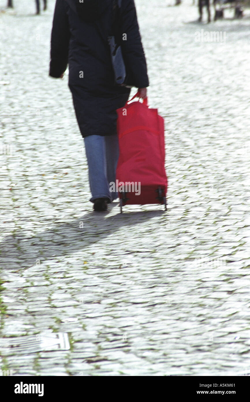 woman with red shopping carrier from behind Stock Photo - Alamy