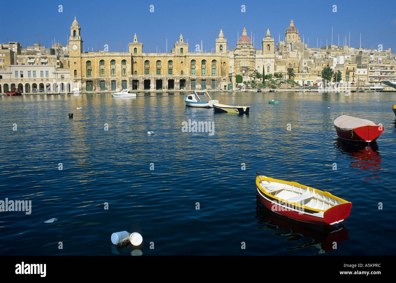 View from Senglea over Dockyard Creek to Birgu (Vittoriosa), Valetta ...