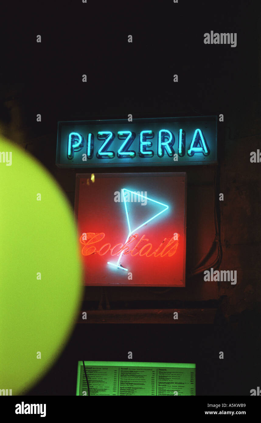 pizzeria neon sign Stock Photo - Alamy