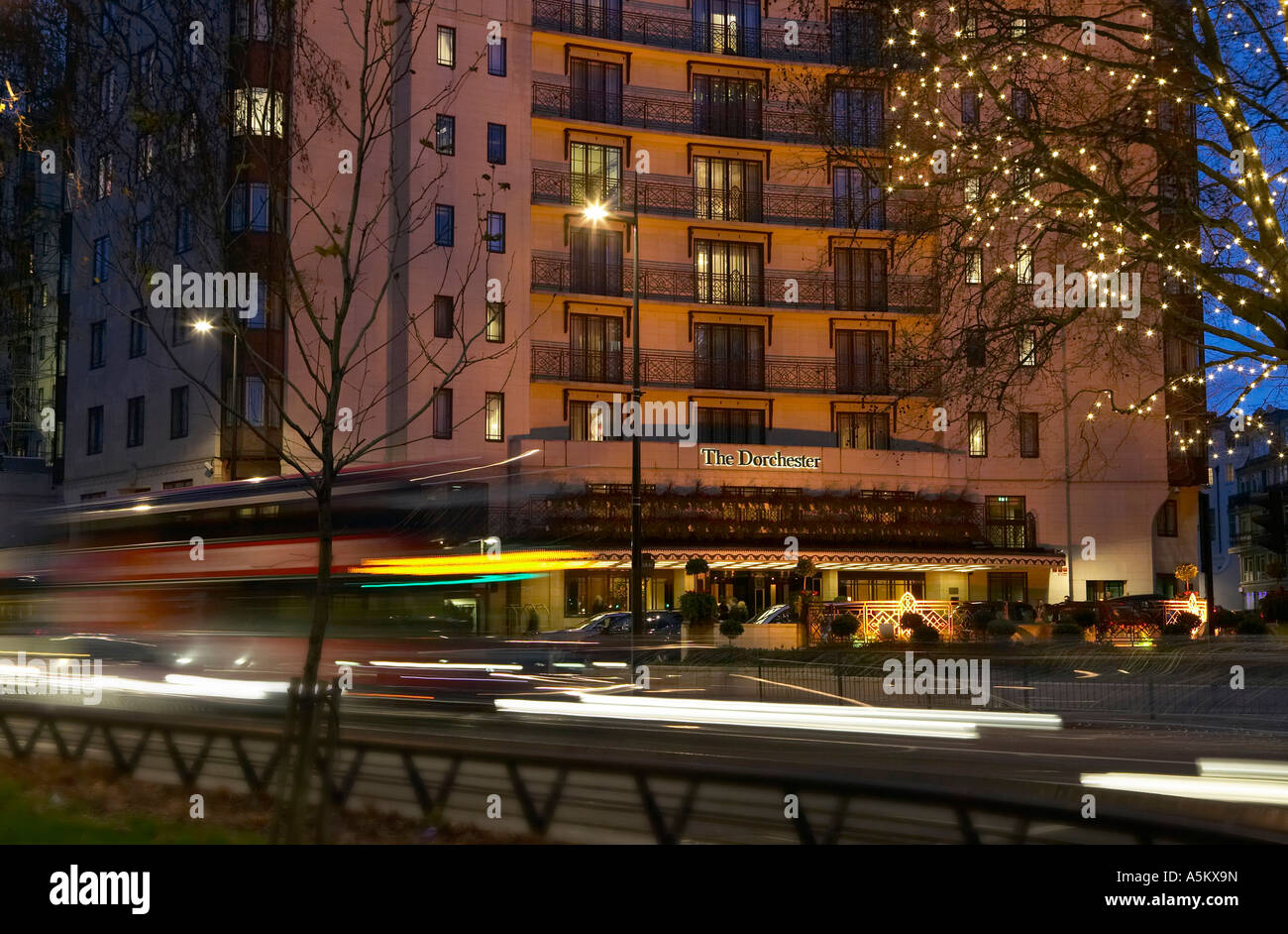 London Hotel At Night Stock Photos & London Hotel At Night Stock Images ...