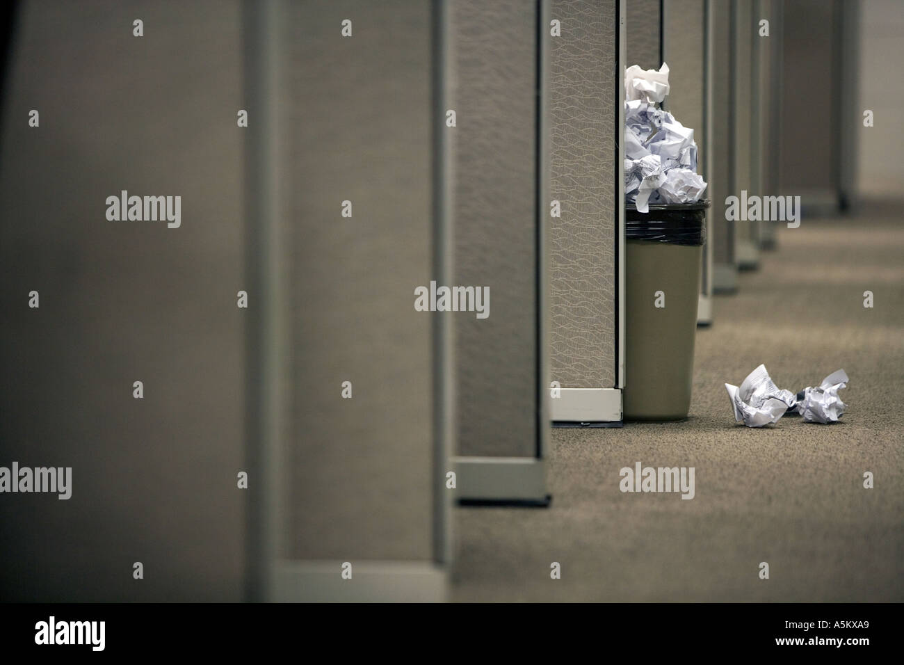 Empty office cubicles hi-res stock photography and images - Alamy