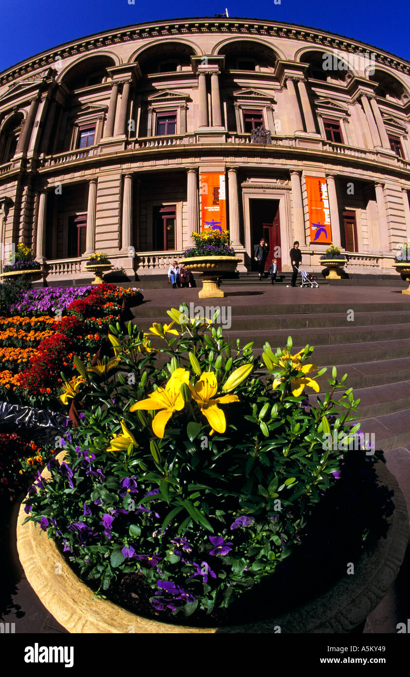 Facade old victorian building hi-res stock photography and images - Alamy