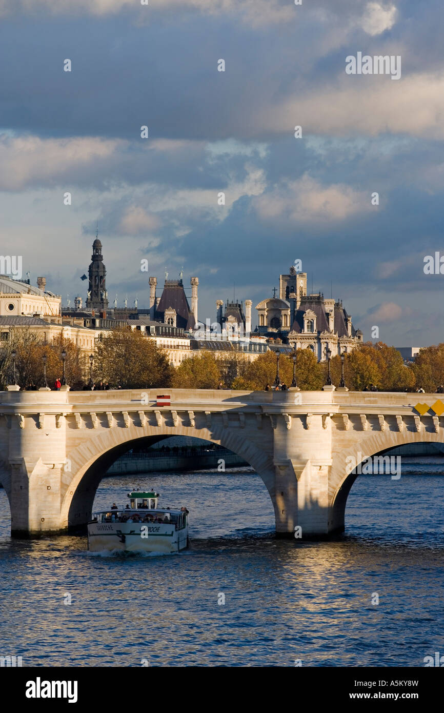 Pont neuf bridge paris hi-res stock photography and images - Alamy