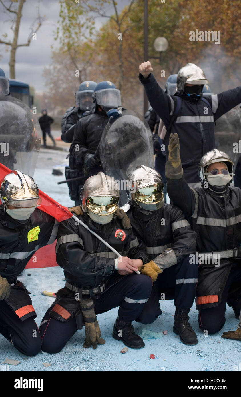 Firemen demonstration. CRS. Paris. France Stock Photo - Alamy