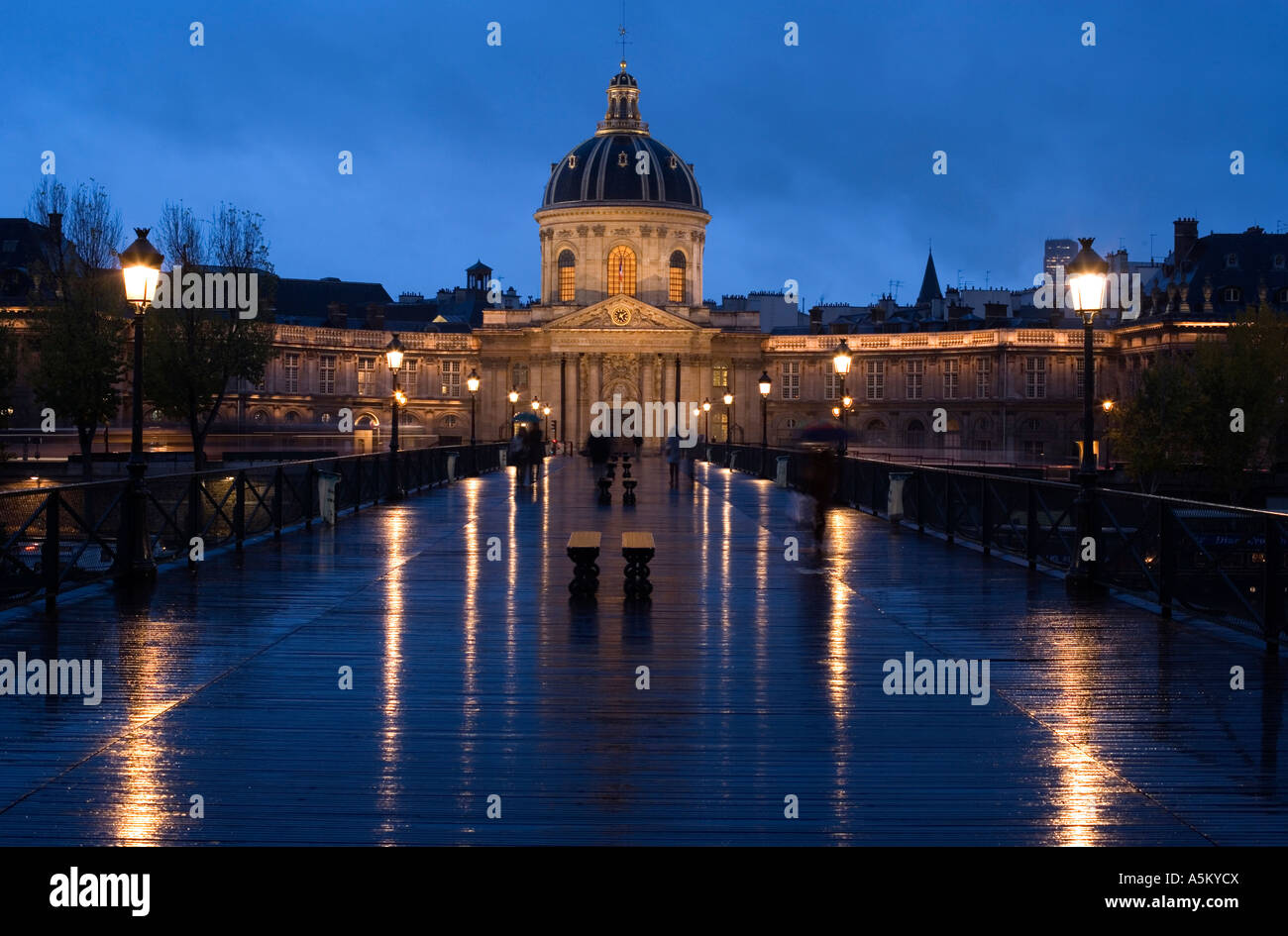 Academies of the institut de france hi-res stock photography and images - Alamy