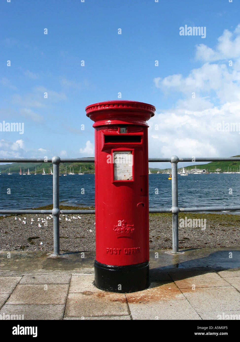 Red post box hi-res stock photography and images - Alamy