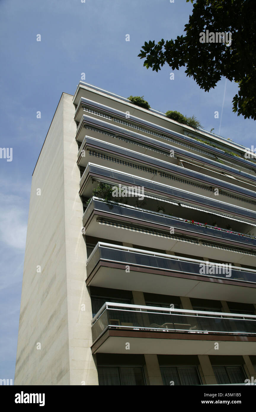 Paris block of flats Stock Photo - Alamy