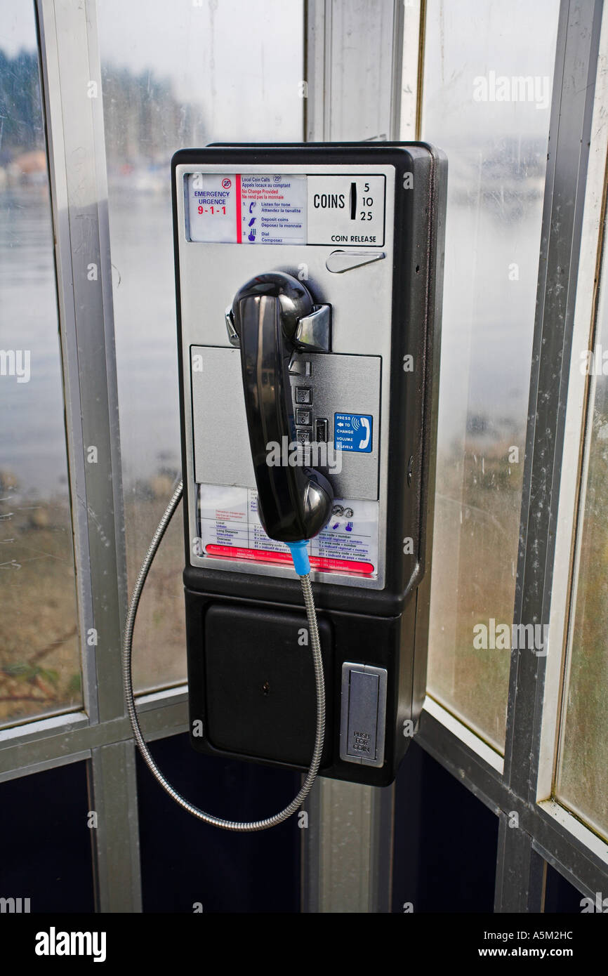 Bell canada public telephone booth hi-res stock photography and images ...