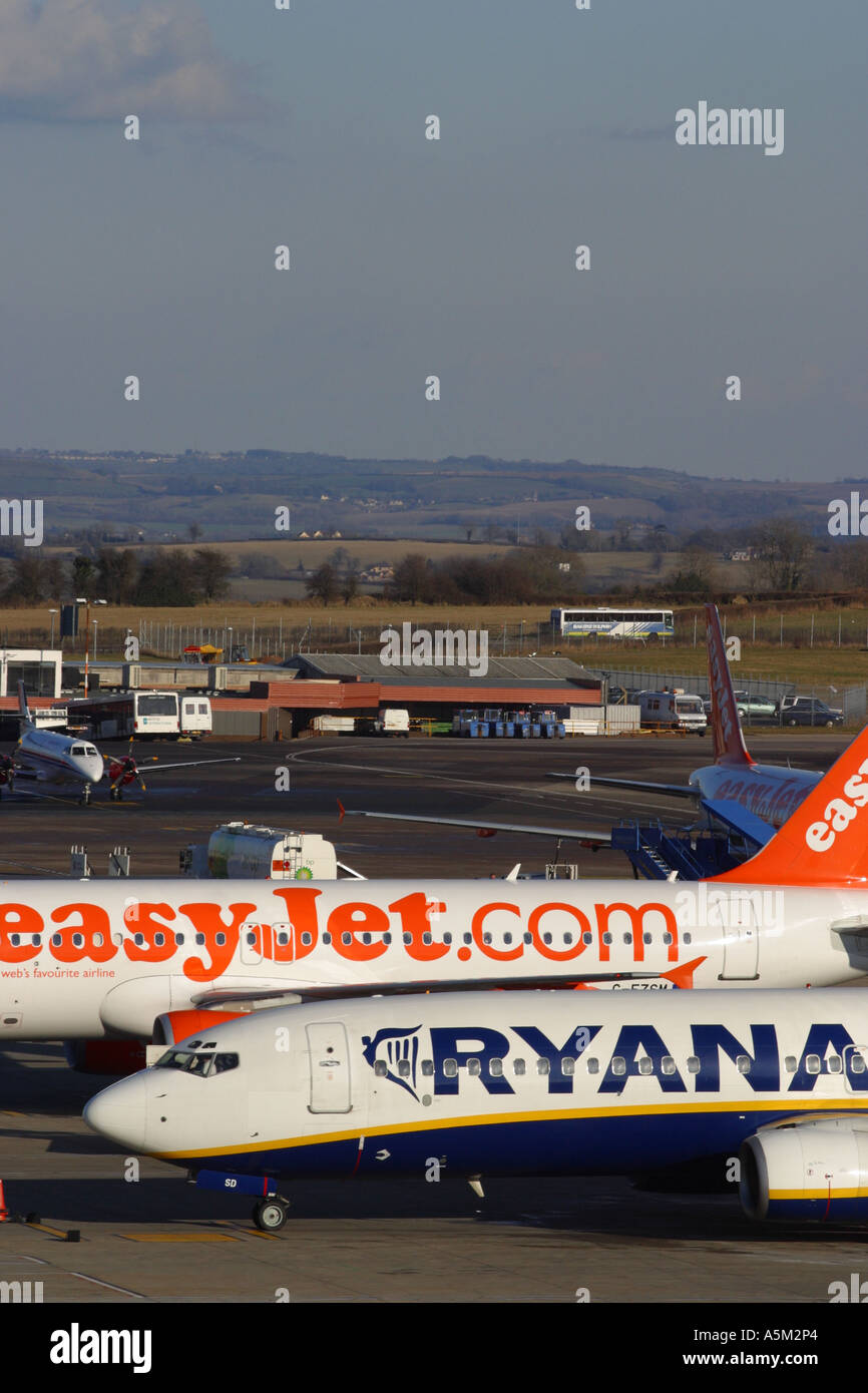 Easy jet plane bristol hi-res stock photography and images - Alamy