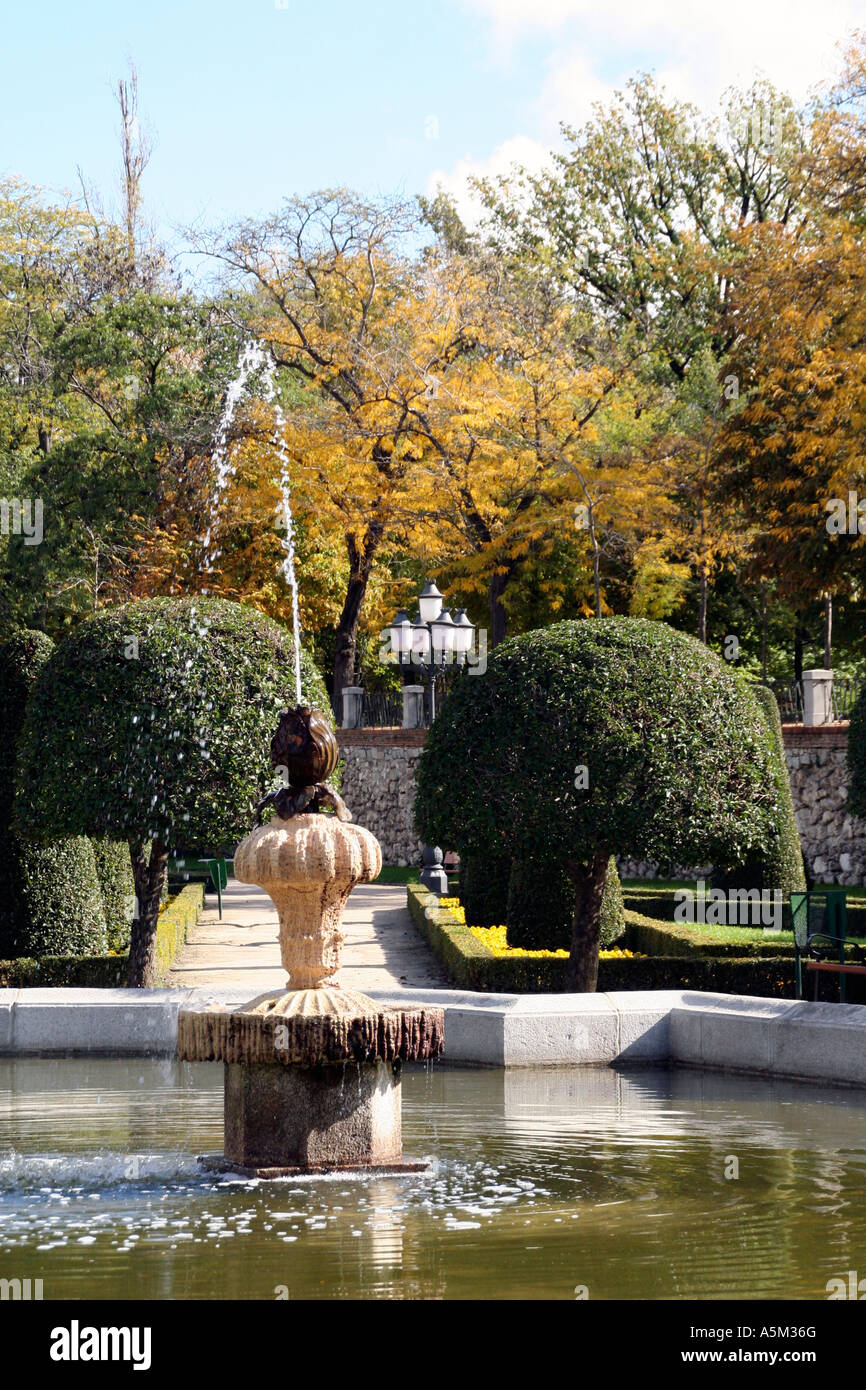 The Retiro garden El Parque del Retiro Stock Photo - Alamy