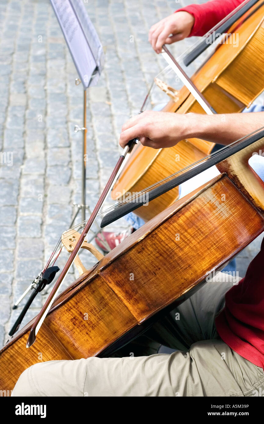 Cello players hi-res stock photography and images - Alamy