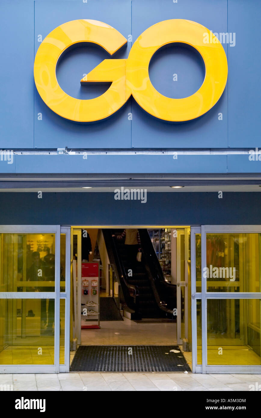 Sliding doors shop hi-res stock photography and images - Alamy