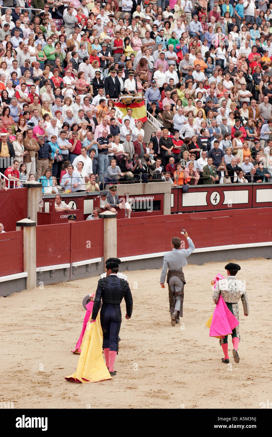 Horse bullfighter ("rejoneador") faces the bull during 2005 Feria de ...