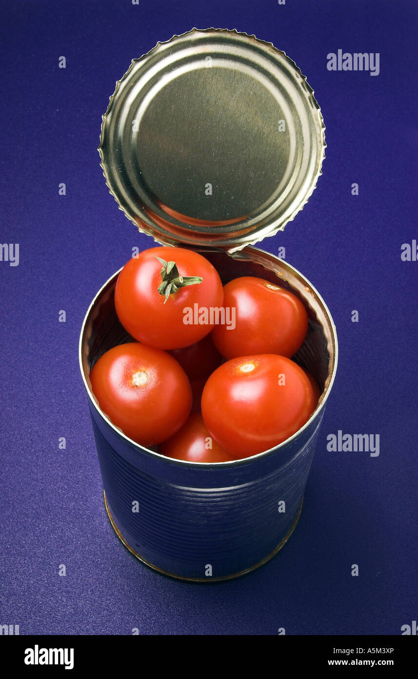 Bin of tomatos hi-res stock photography and images - Alamy