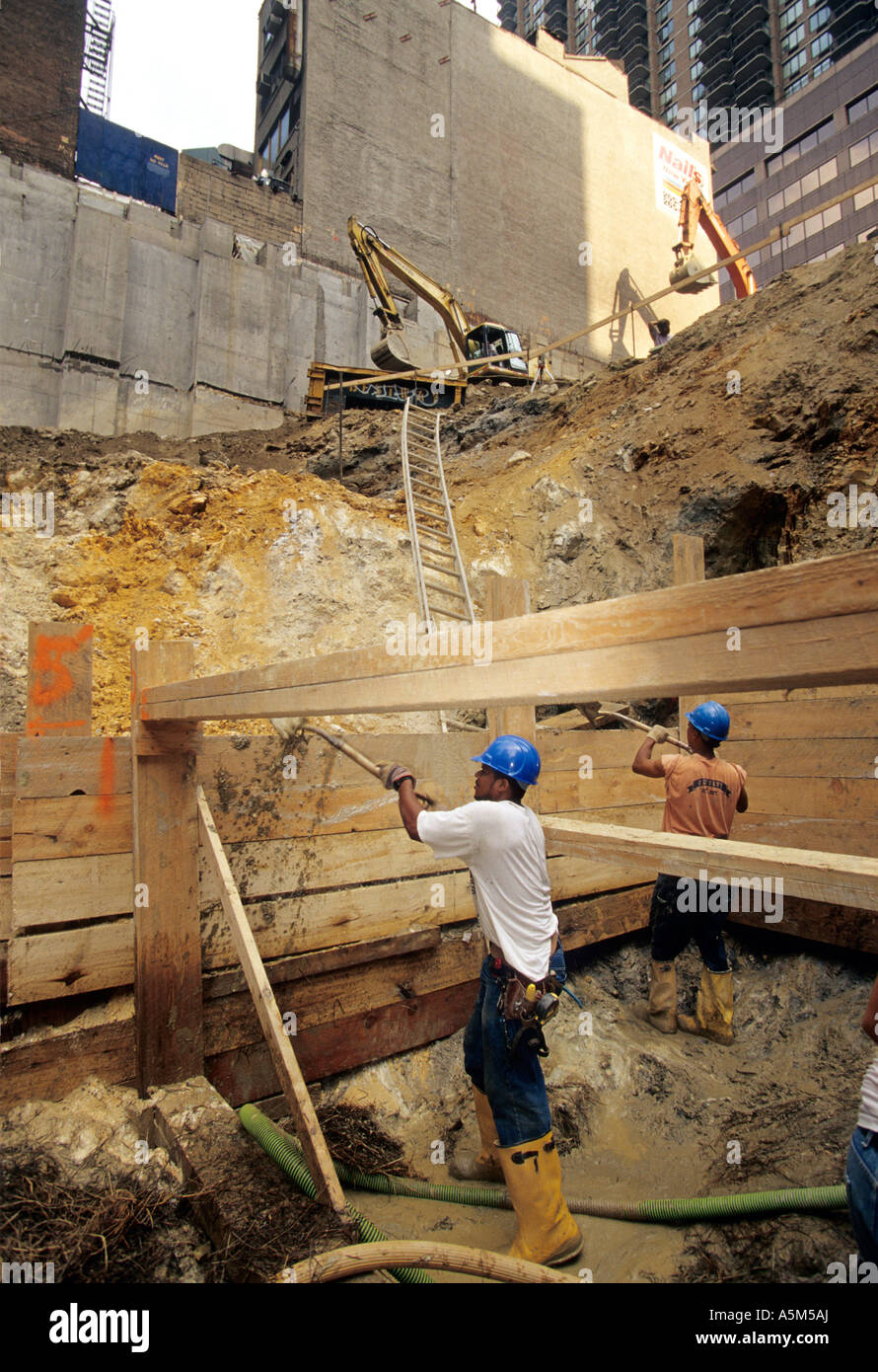 Deep Excavation Stock Photos & Deep Excavation Stock Images - Alamy