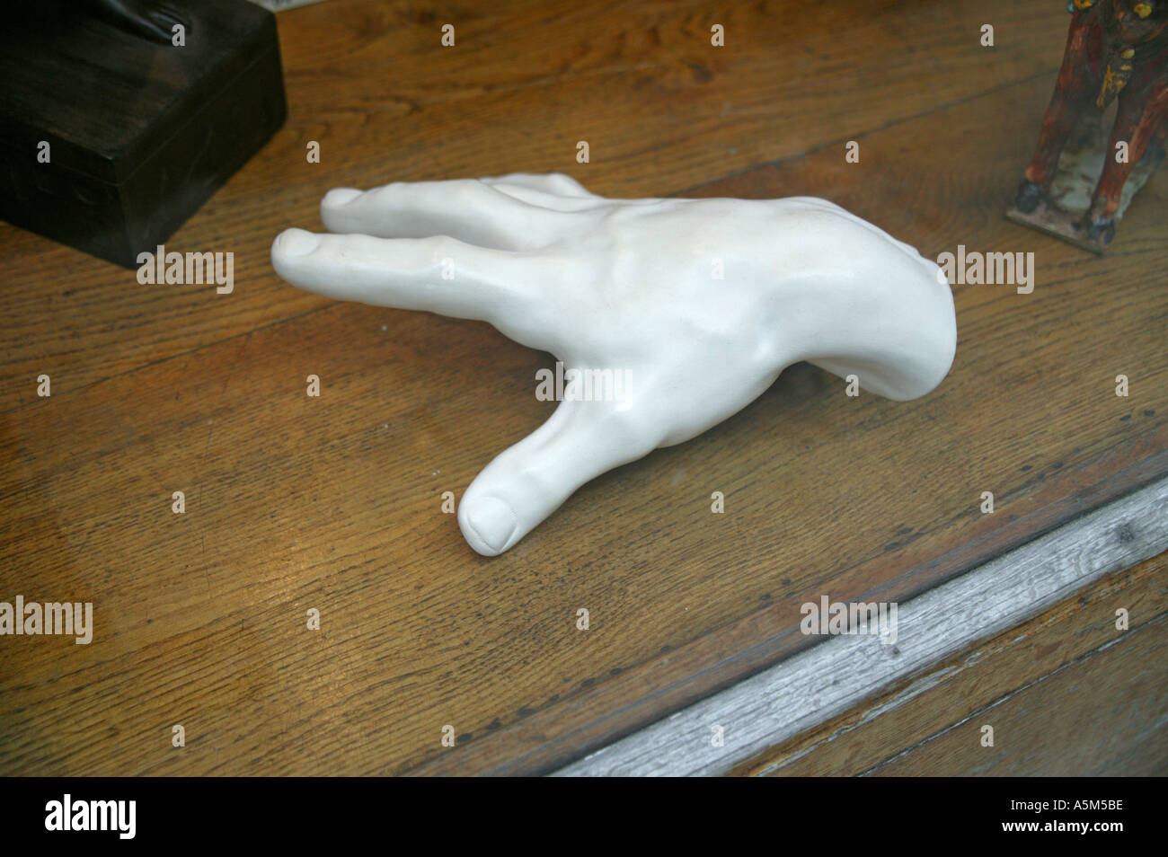 Paris hand sculpture Stock Photo - Alamy