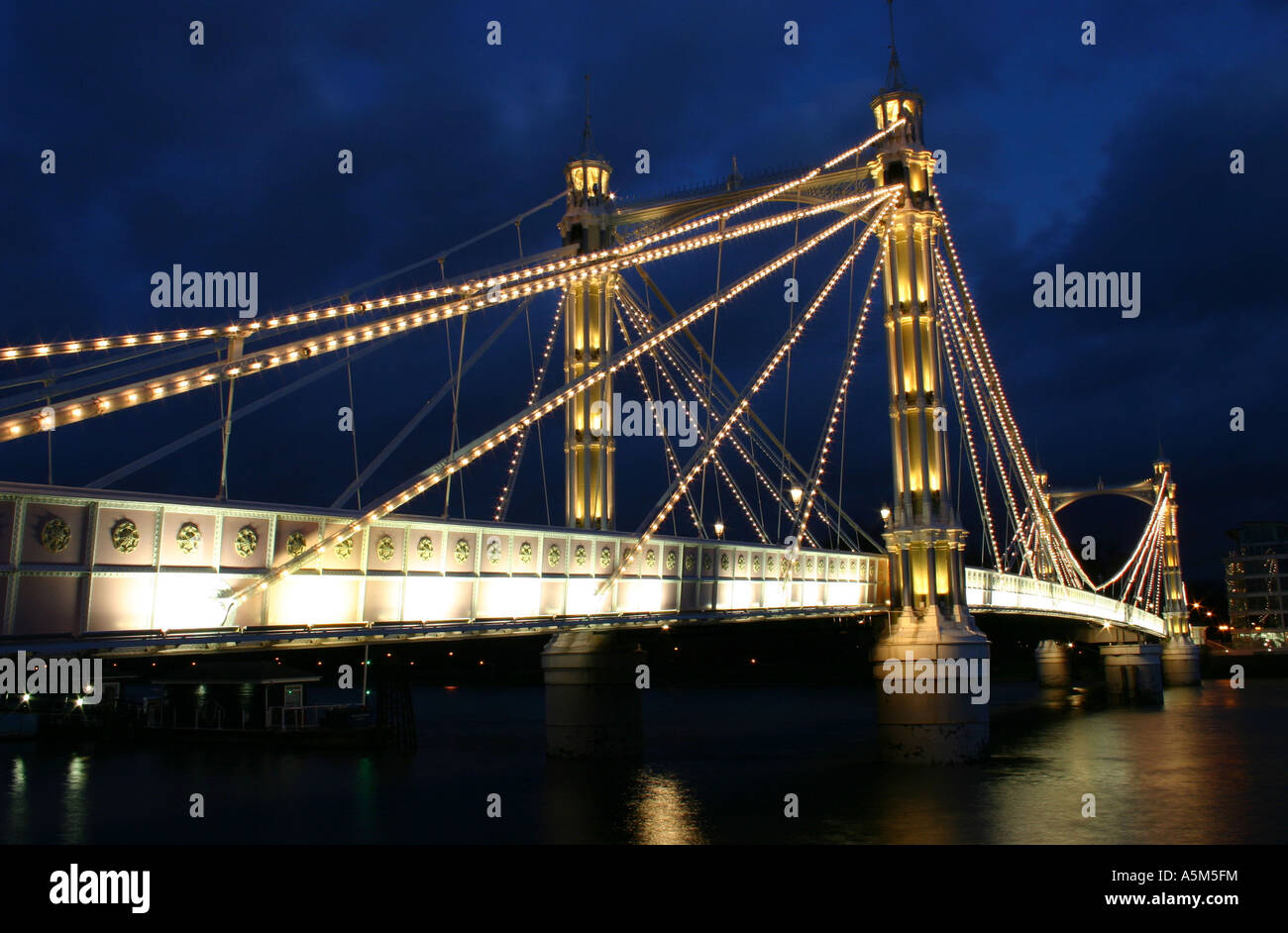 The albert bridge hi-res stock photography and images - Alamy