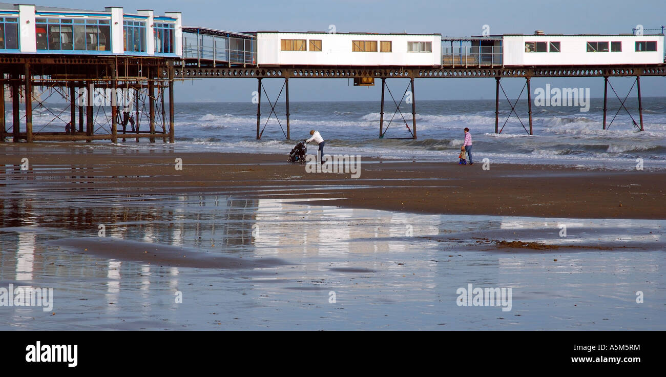 Sandown isle of wight beach hi-res stock photography and images - Alamy