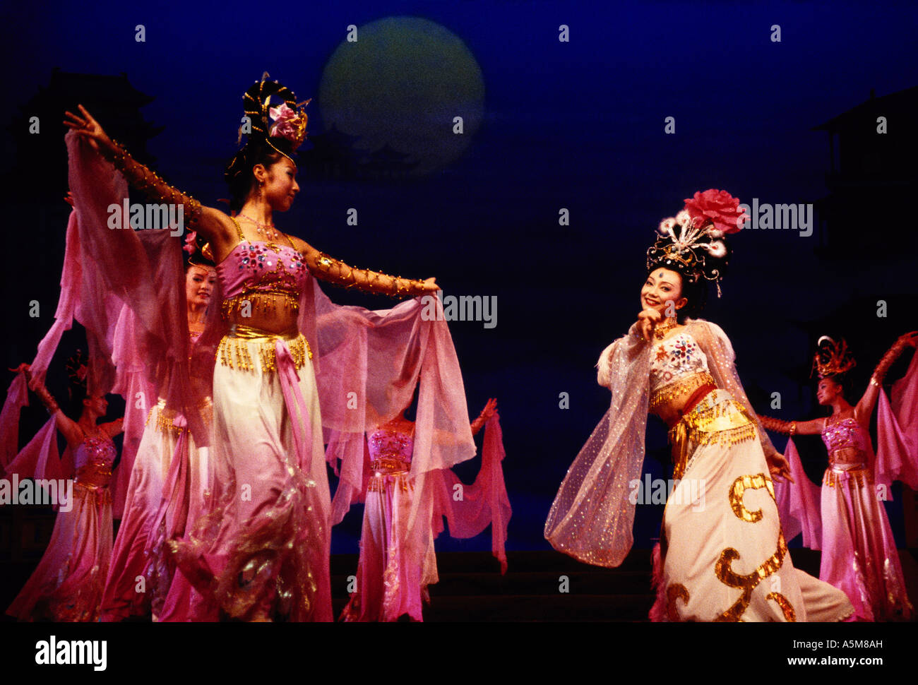 Tang dynasty dance ensemble on stage in Xi'an Stock Photo - Alamy