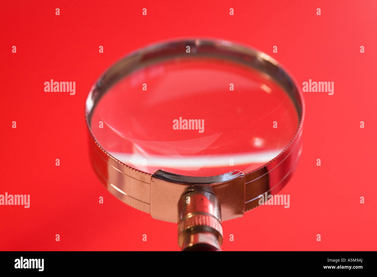 Red magnifying glass hi-res stock photography and images - Alamy
