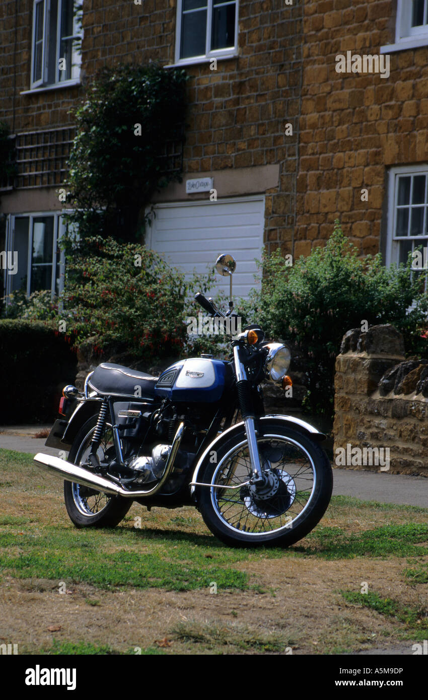 Triumph Bonneville 750 Stock Photo - Alamy