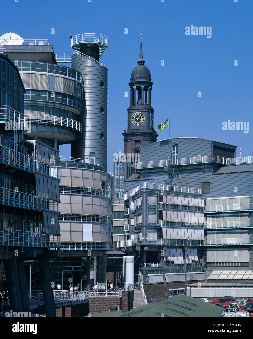 Hamburg vertikal hi-res stock photography and images - Alamy