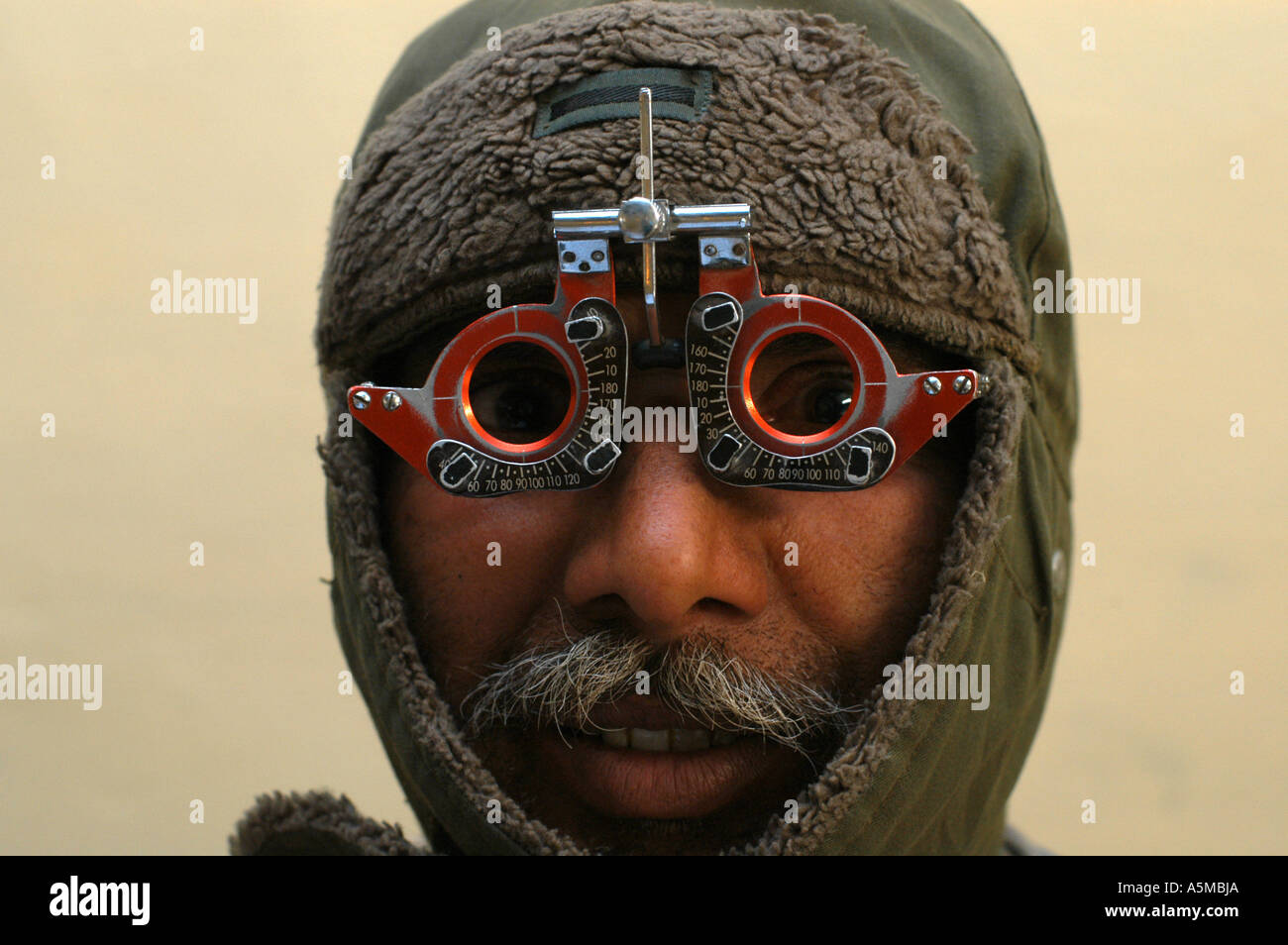 Eye test india hi-res stock photography and images - Alamy