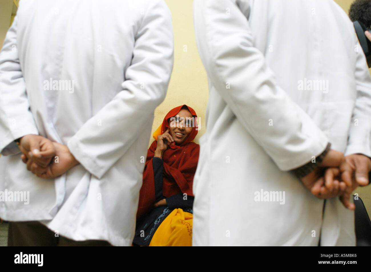 India. Satellite eye hospital doctors with blind patient Sunam Stock ...