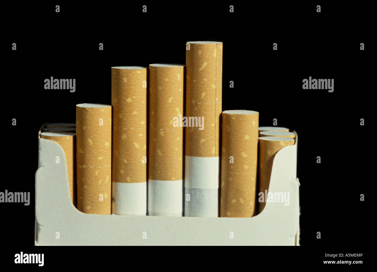 Sigaretta hi-res stock photography and images - Alamy