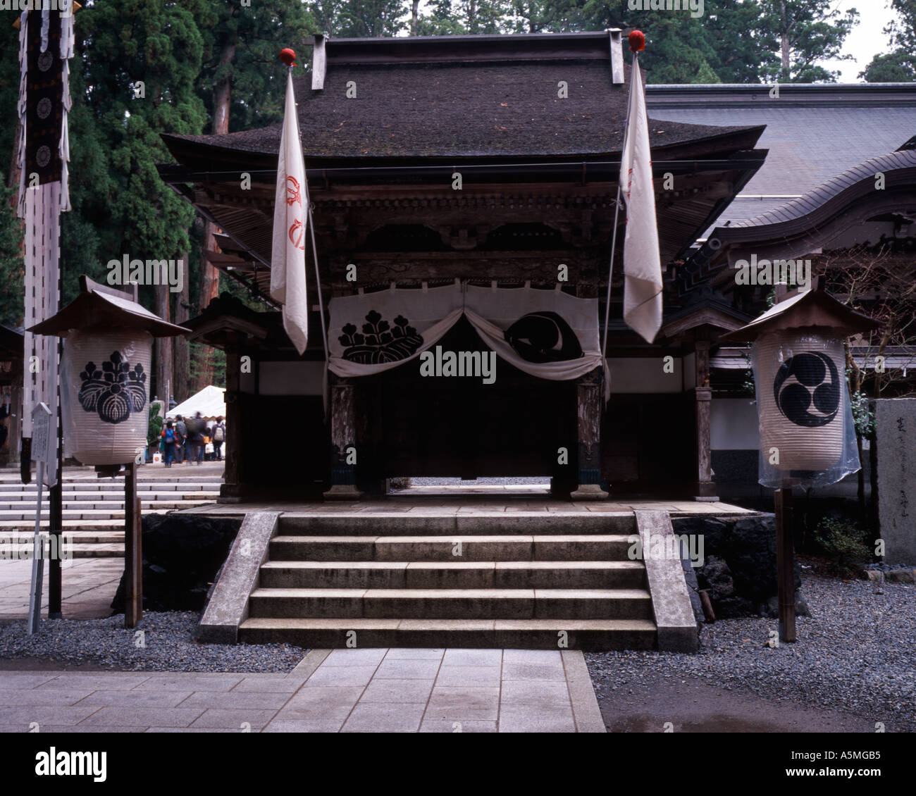 Temple structure Okuno in Koya san Wakayama Japan Stock Photo - Alamy